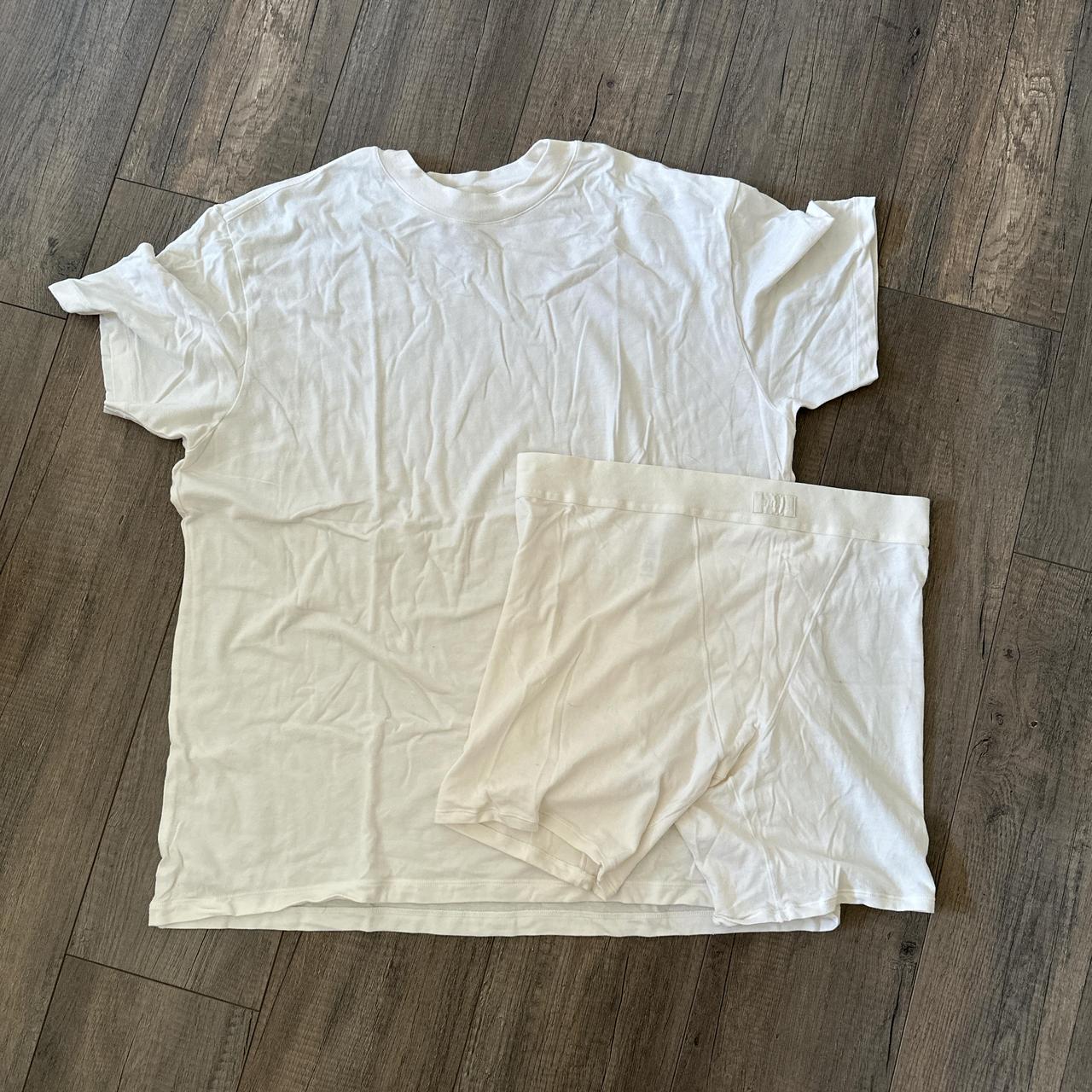 Skims lounge set - Depop