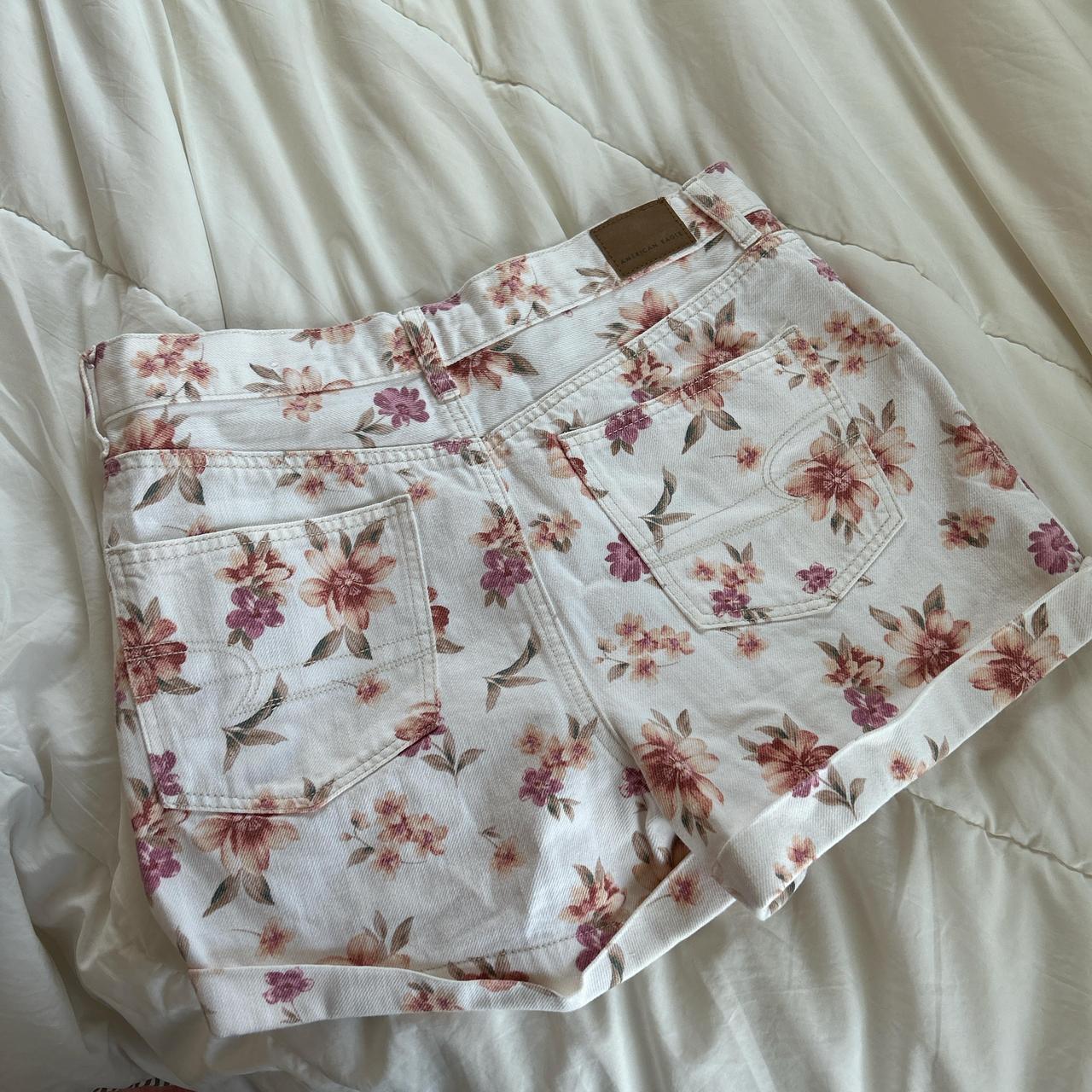 White and pink floral shorts- American Eagle | Depop