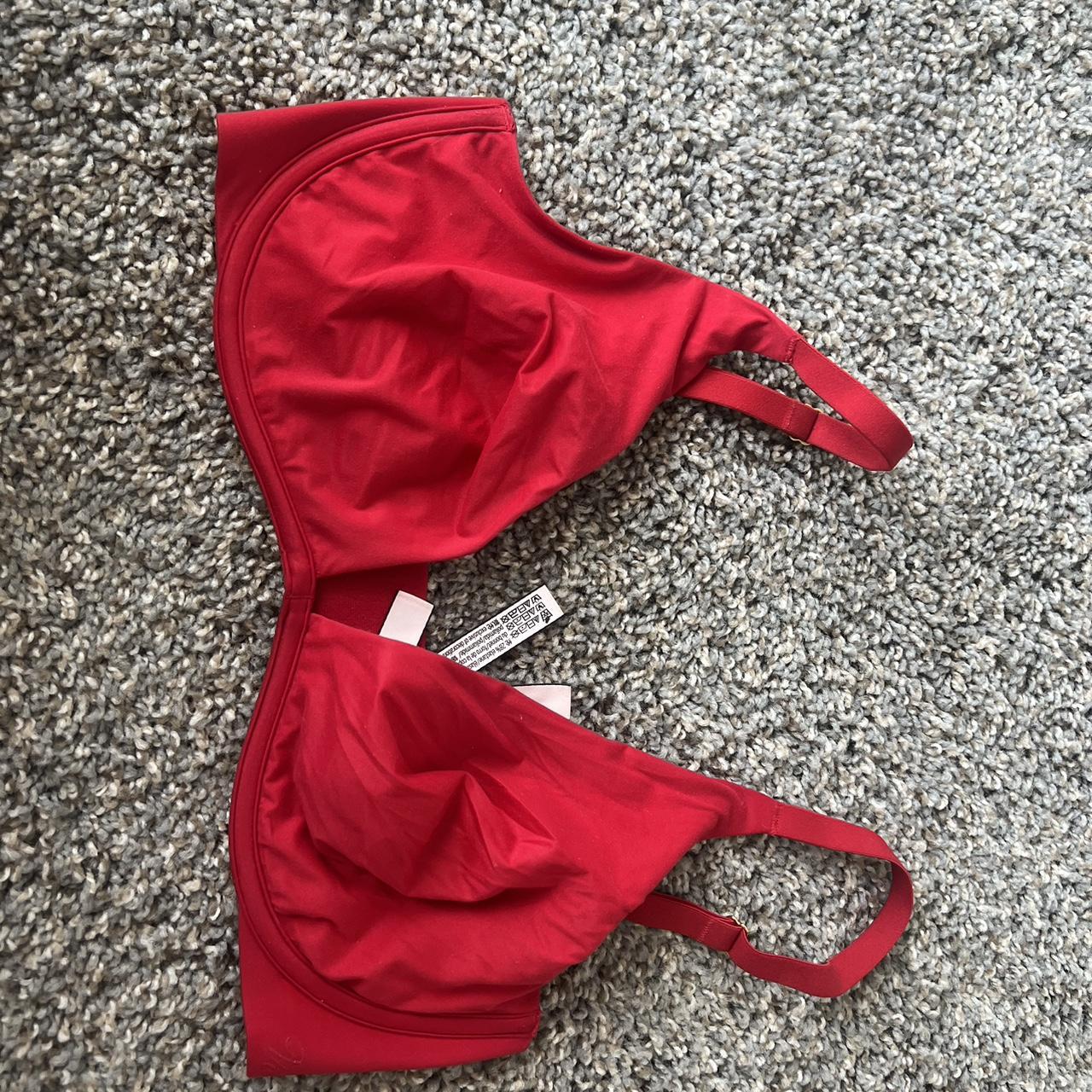 Red underwire bra Victoria’s Secret - Depop