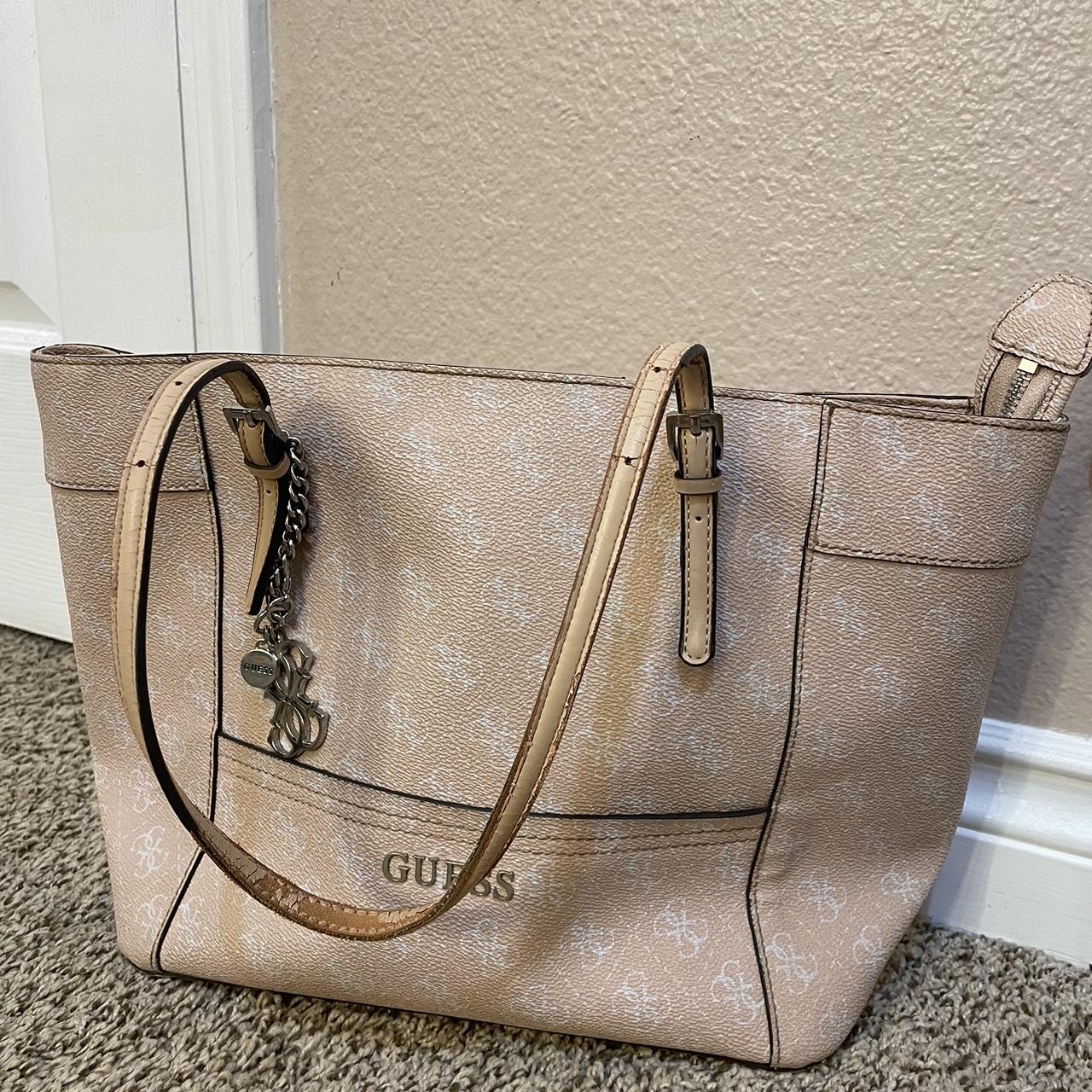 Guess purse 👛 (Pls look through all photos before... - Depop