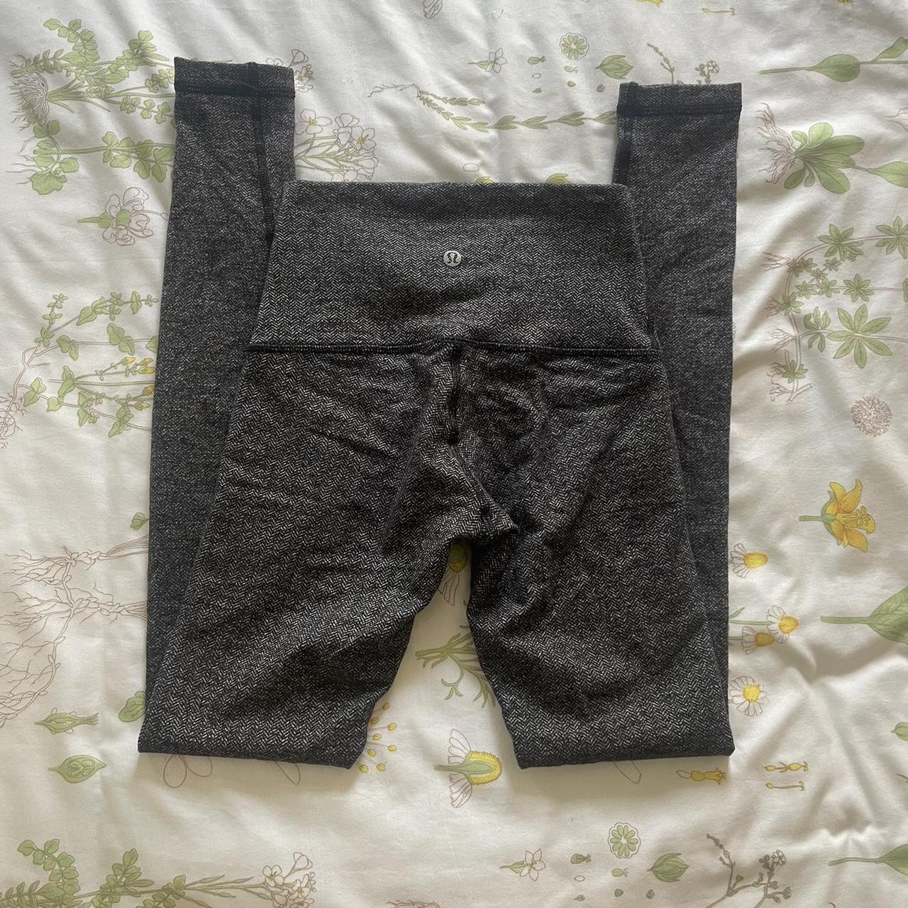 Lululemon Women's Grey Leggings | Depop