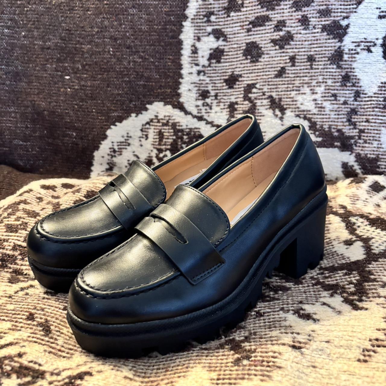 black mudd platform loafers size 6 women’s true to... | Depop