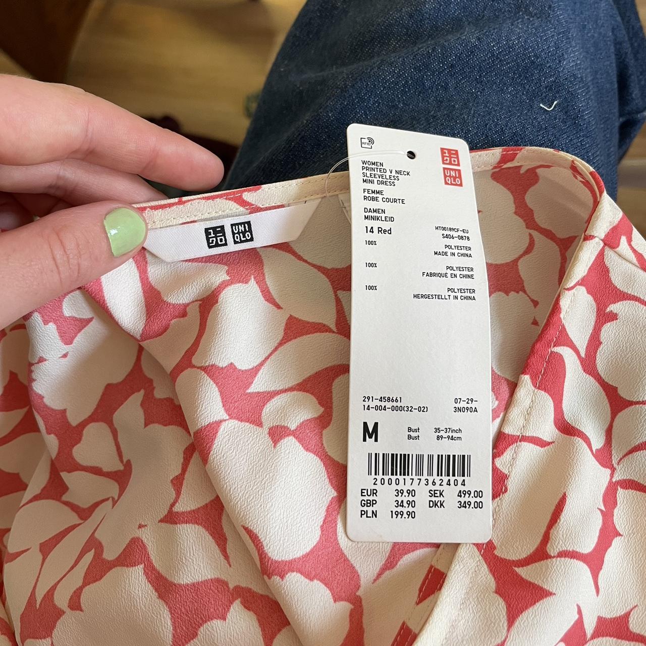 Uniqlo M dress in white and pink GBP... - Depop