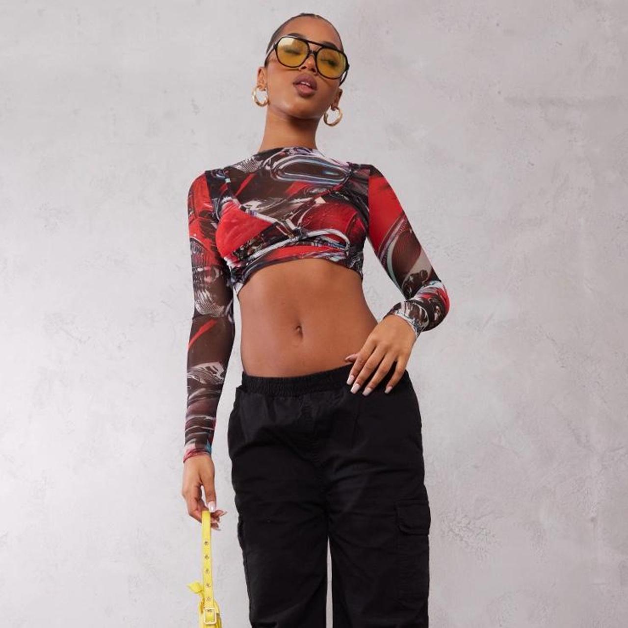 PrettyLittleThing Women's Black and Red Crop-top | Depop