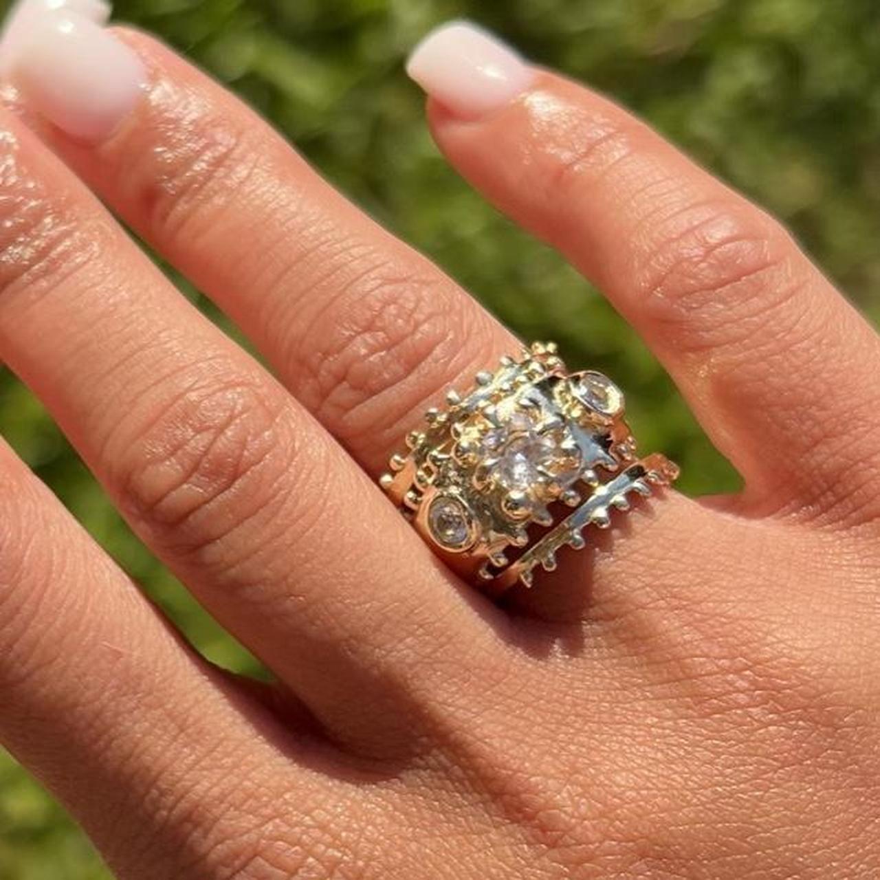 The “Xx Luxe” ring A 9ct yellow gold, three ring... - Depop