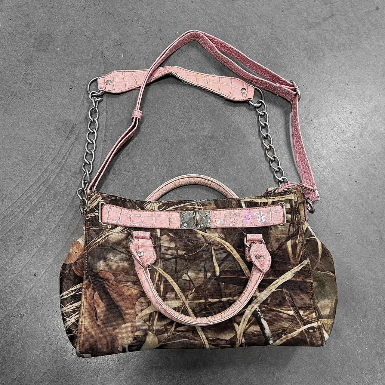 Realtree Camo Purse Very early 00’s mcbling &... - Depop