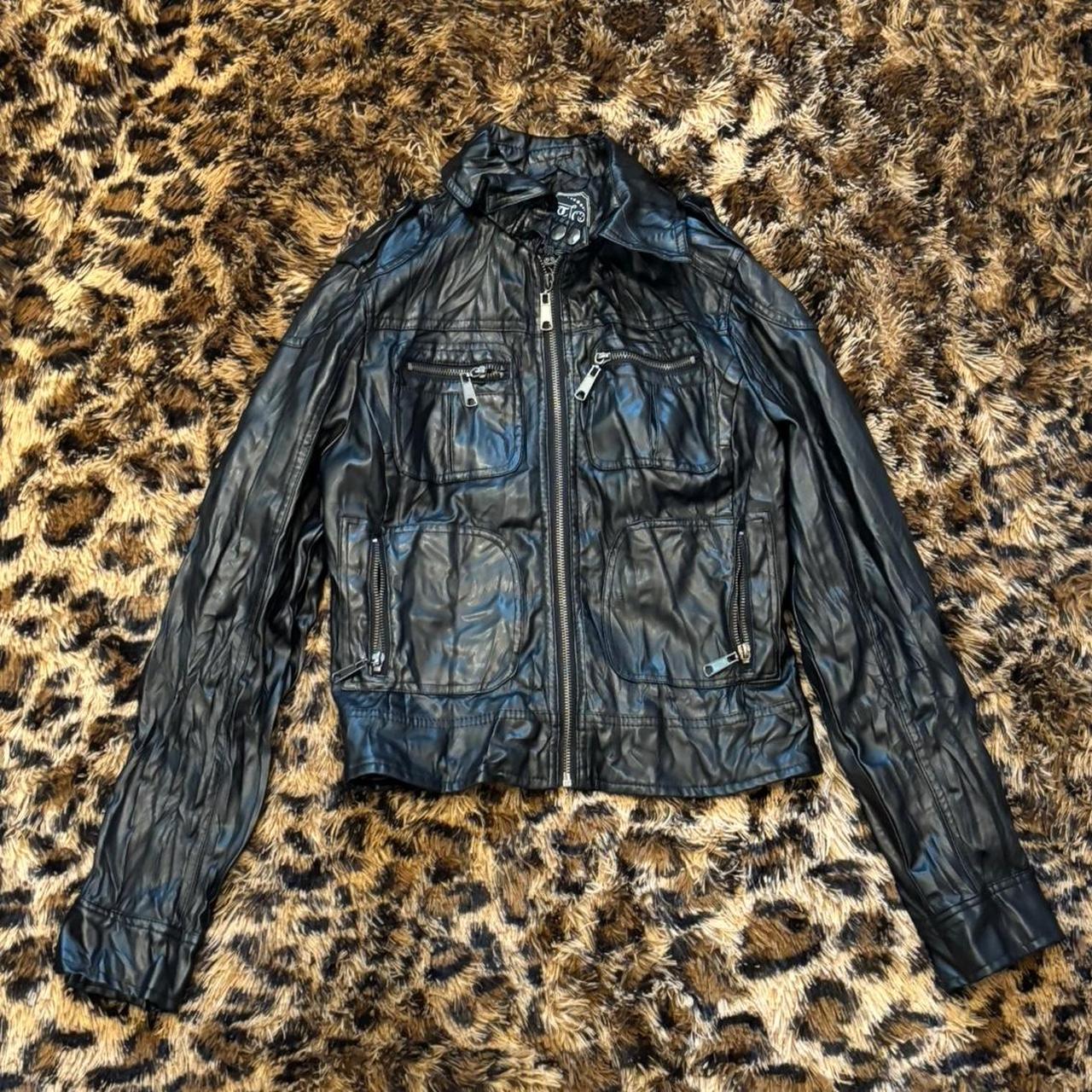 vintage form fitting leather jacket 🖤 MSG ME BEFORE... | Depop