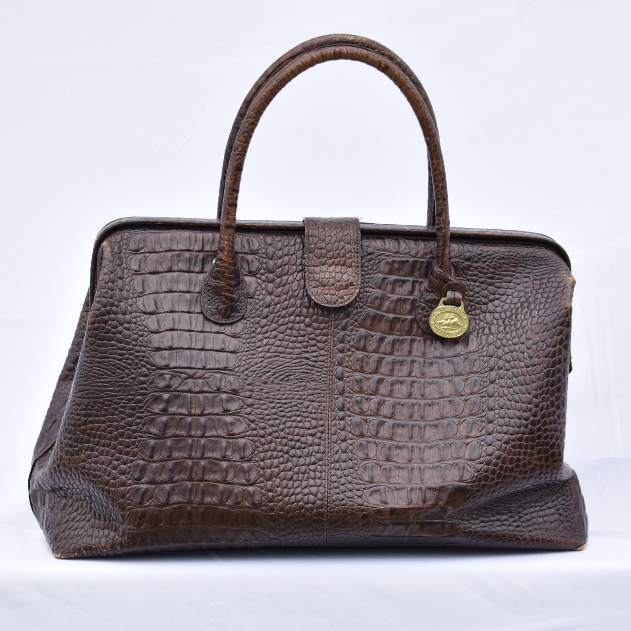 BRAHMIN DUFFLE PURSE This purse has the coolest... - Depop