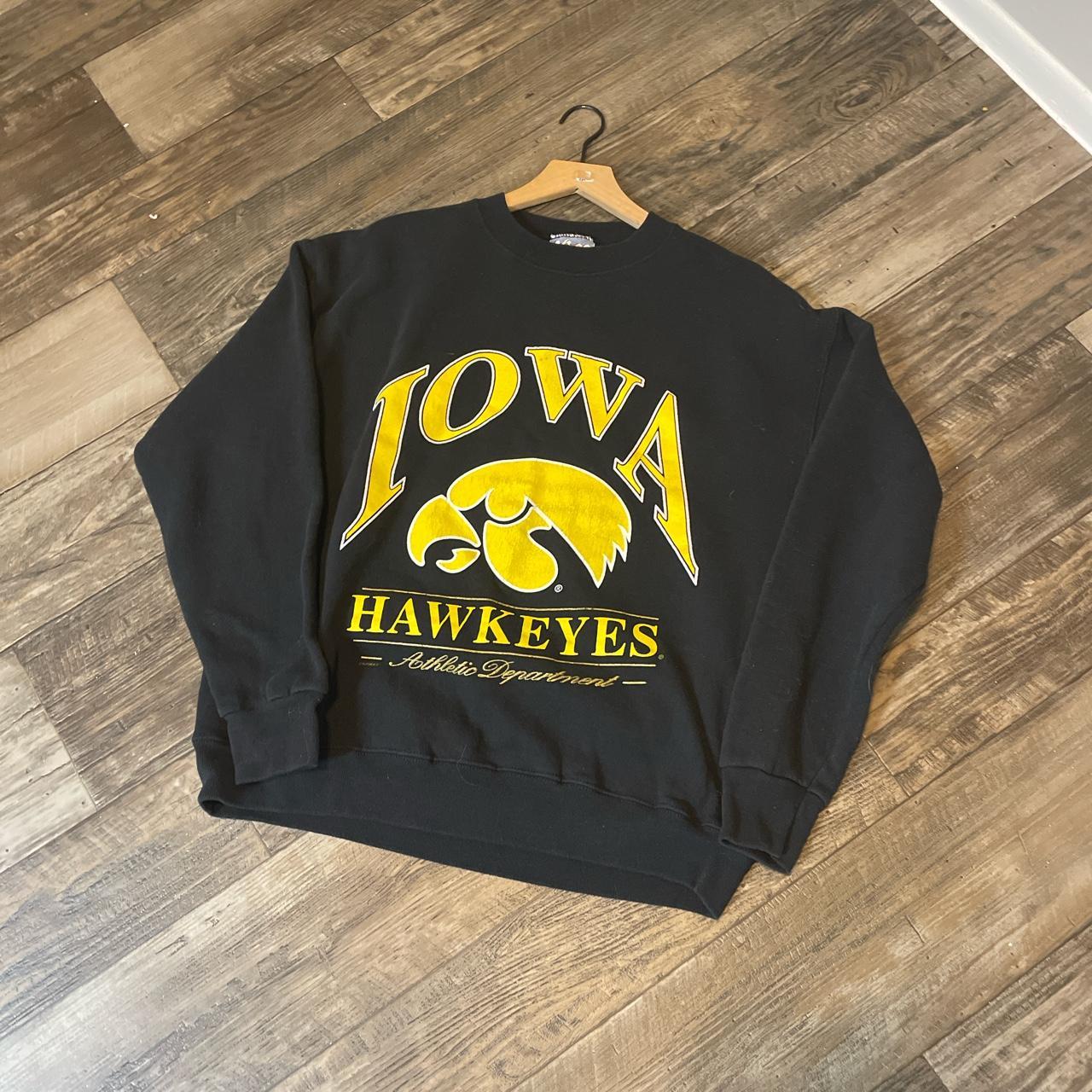 90’s Iowa Hawkeyes vintage Lee Sweater in great... - Depop