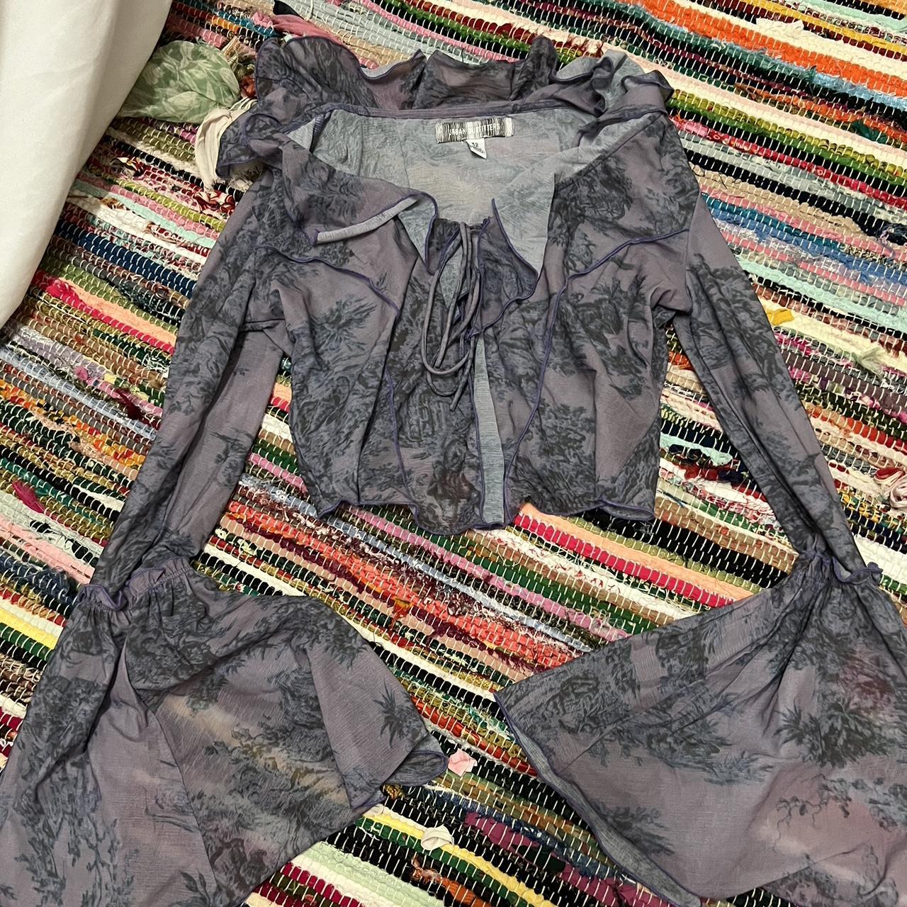 Urban outfitters printed top! Super cute fun sleeve... - Depop