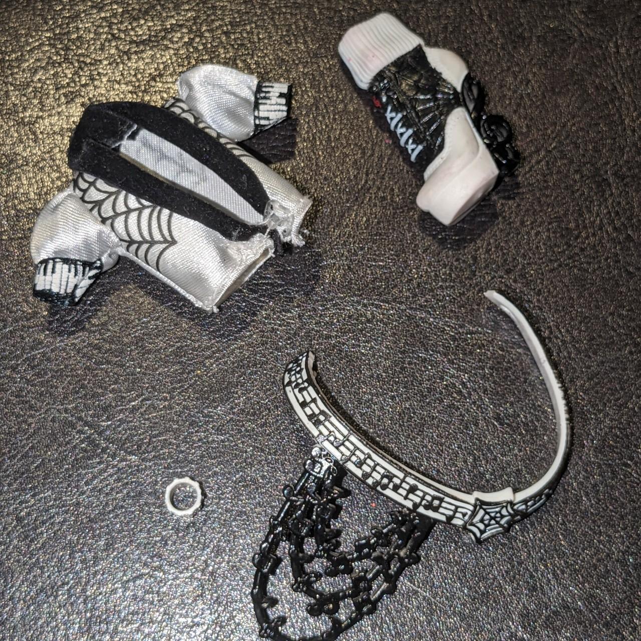 Monster High Operetta replacement clothes, includes... | Depop