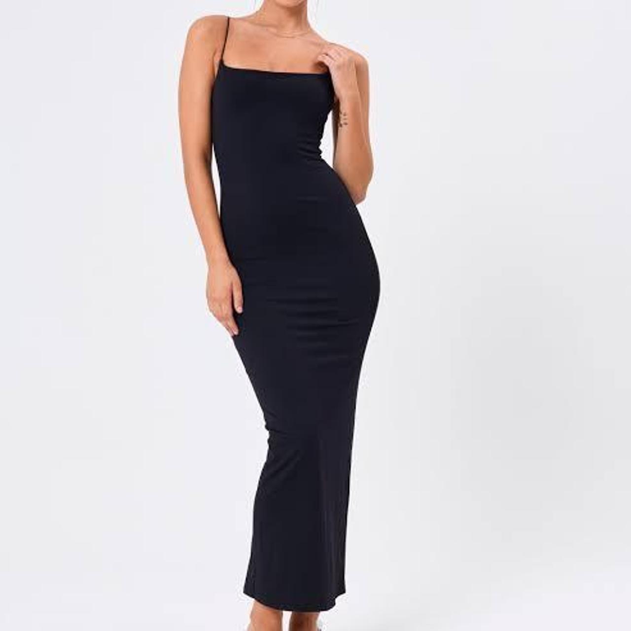 GLASSONS SLIM FIT CONTOUR MAXI DRESS BLACK Size... - Depop