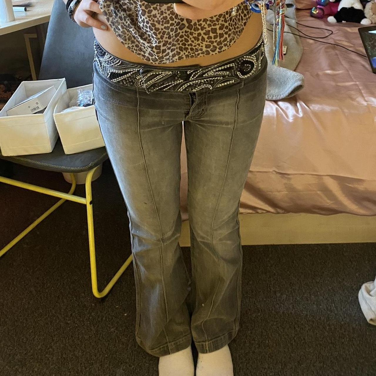 washed out grey low waist jeans !! soooo flattering... - Depop