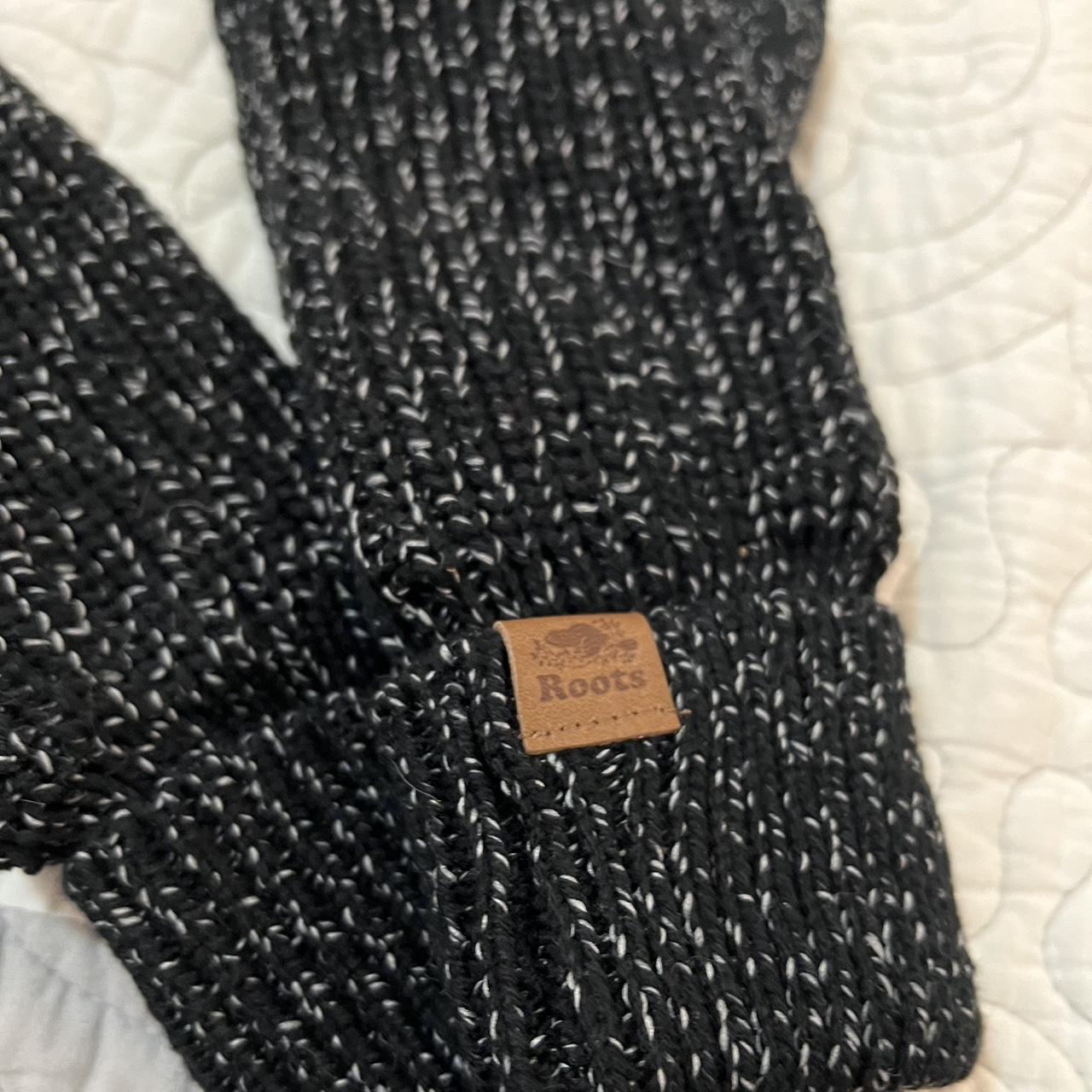 Roots woollen fleece knit mittens Brand new with tags - Depop