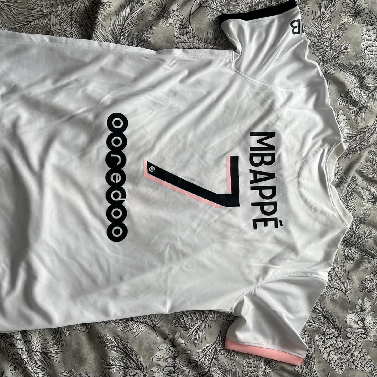 PSG home kit 2021/2022 Mbappe No.7 White Size XL - Depop