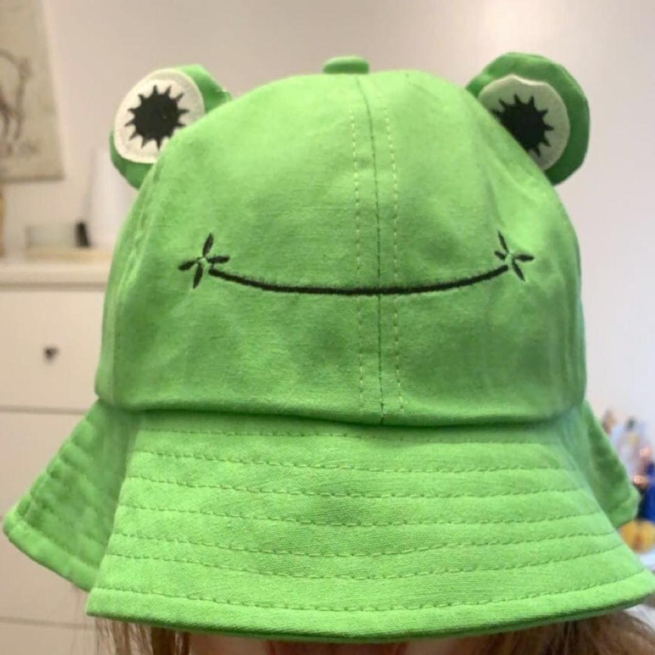 frog hat lightly worn 🐸 dm with any questions💗 - Depop
