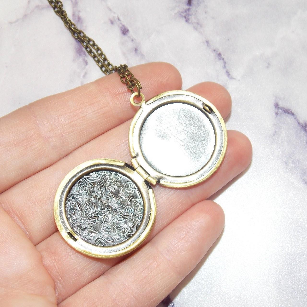 Retro Photo Locket Necklace Picture Locket Vintage... - Depop