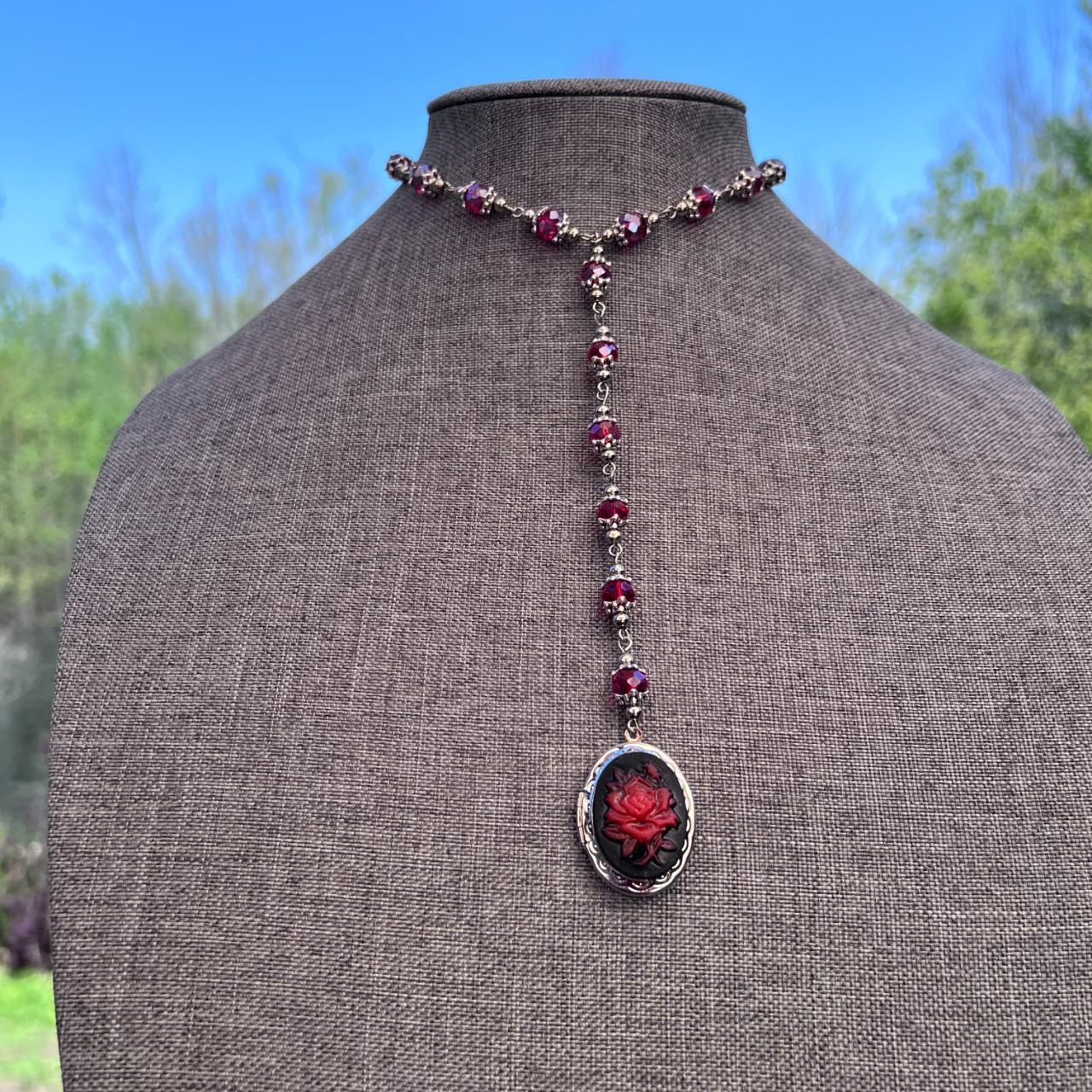 Gothic Princess Blood Red Lariat Necklace with Rose... - Depop