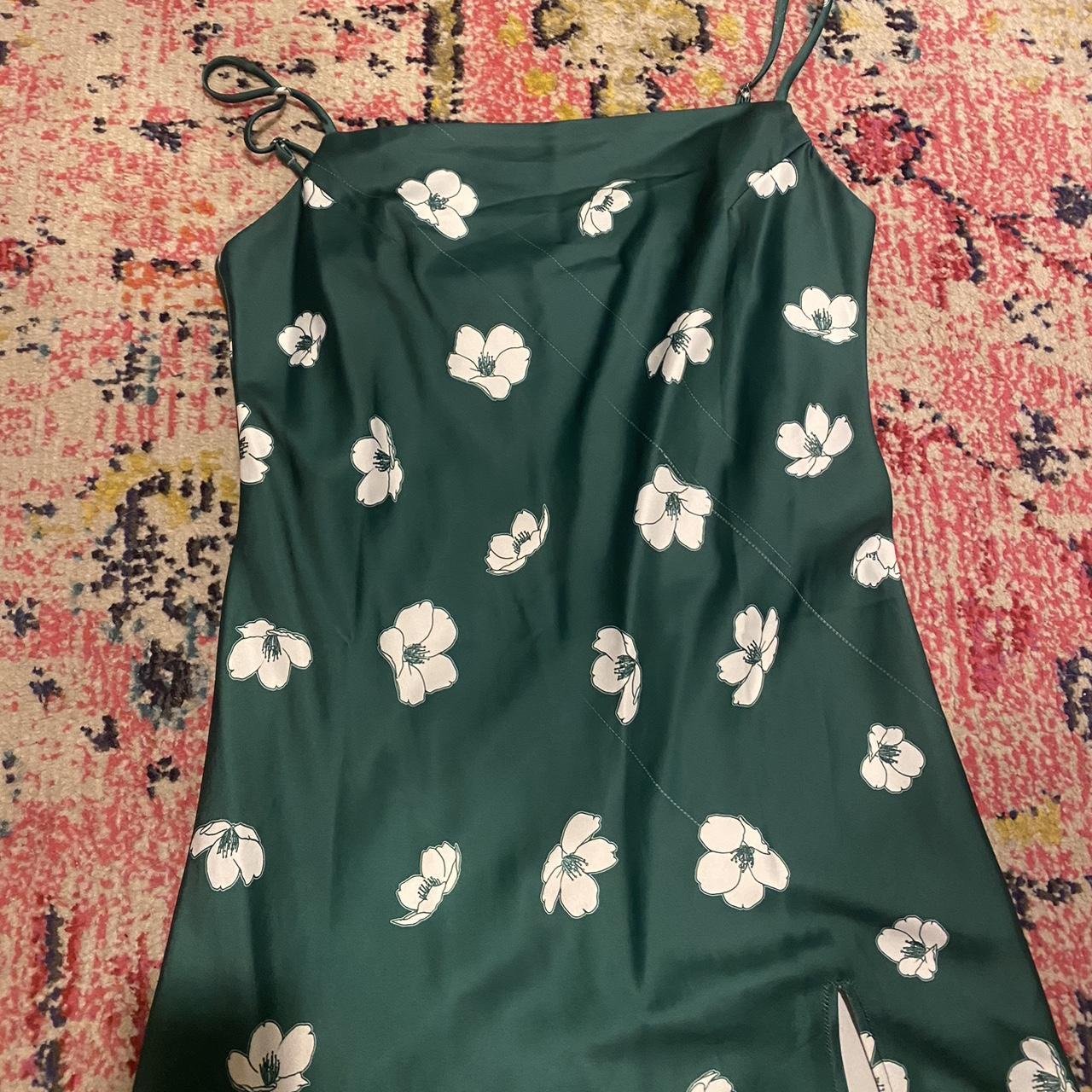 Princess Polly green and white flower cropped slit... - Depop