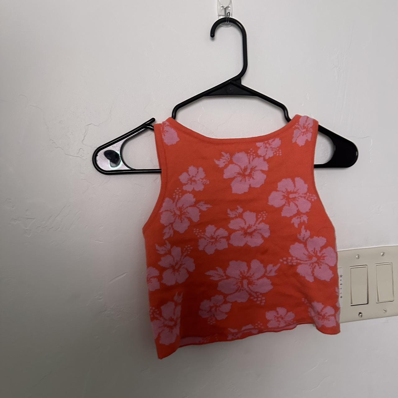 target cropped tank. A large in kids so it would... - Depop