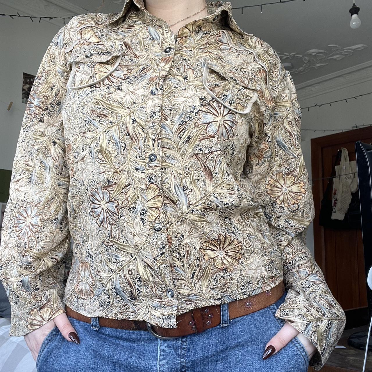 cream/gold button up size M - Depop
