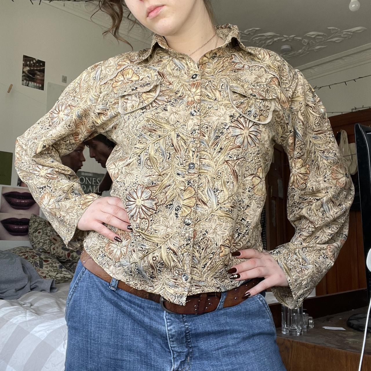 cream/gold button up size M - Depop