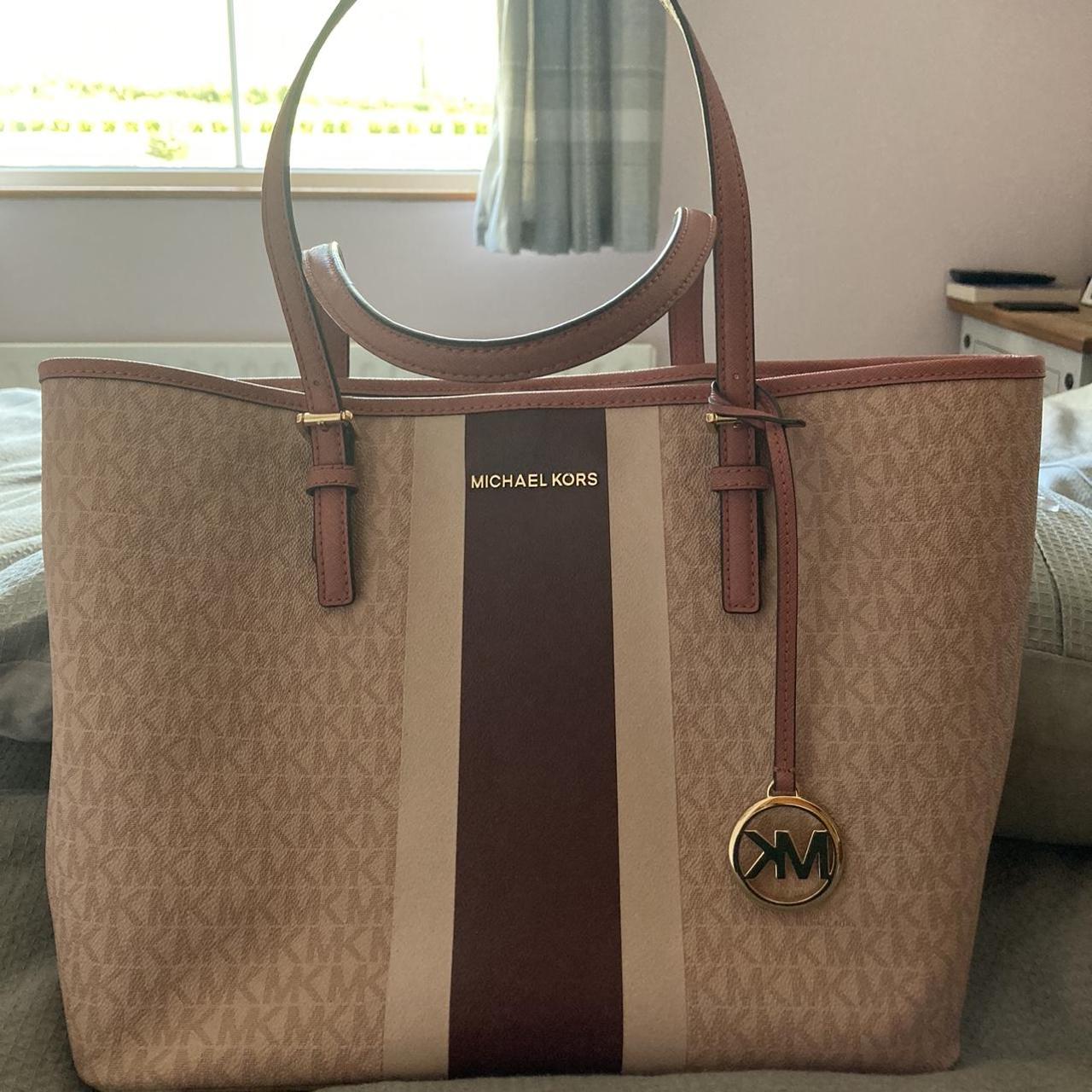 Genuine Michael kors bag , only used once or twice,... - Depop
