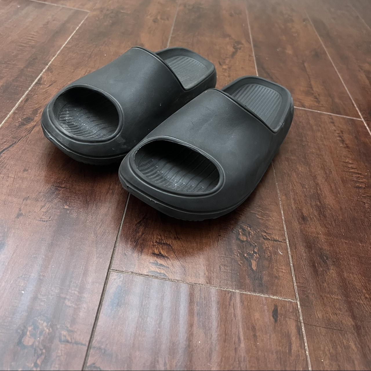 Yezzy slides in like new condition only worn once... - Depop