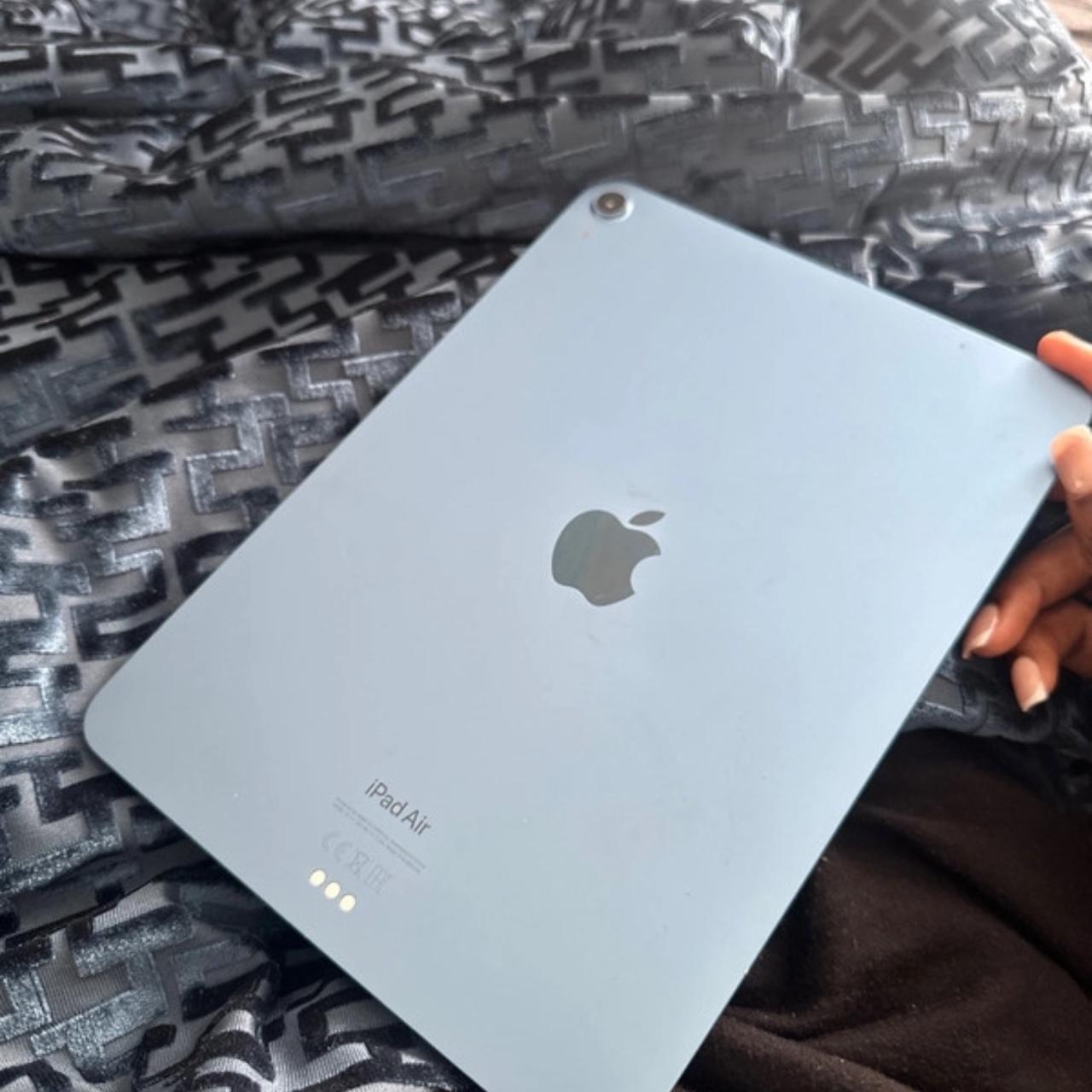 iPad Air 2023 64GB - works excellently well - the... | Depop