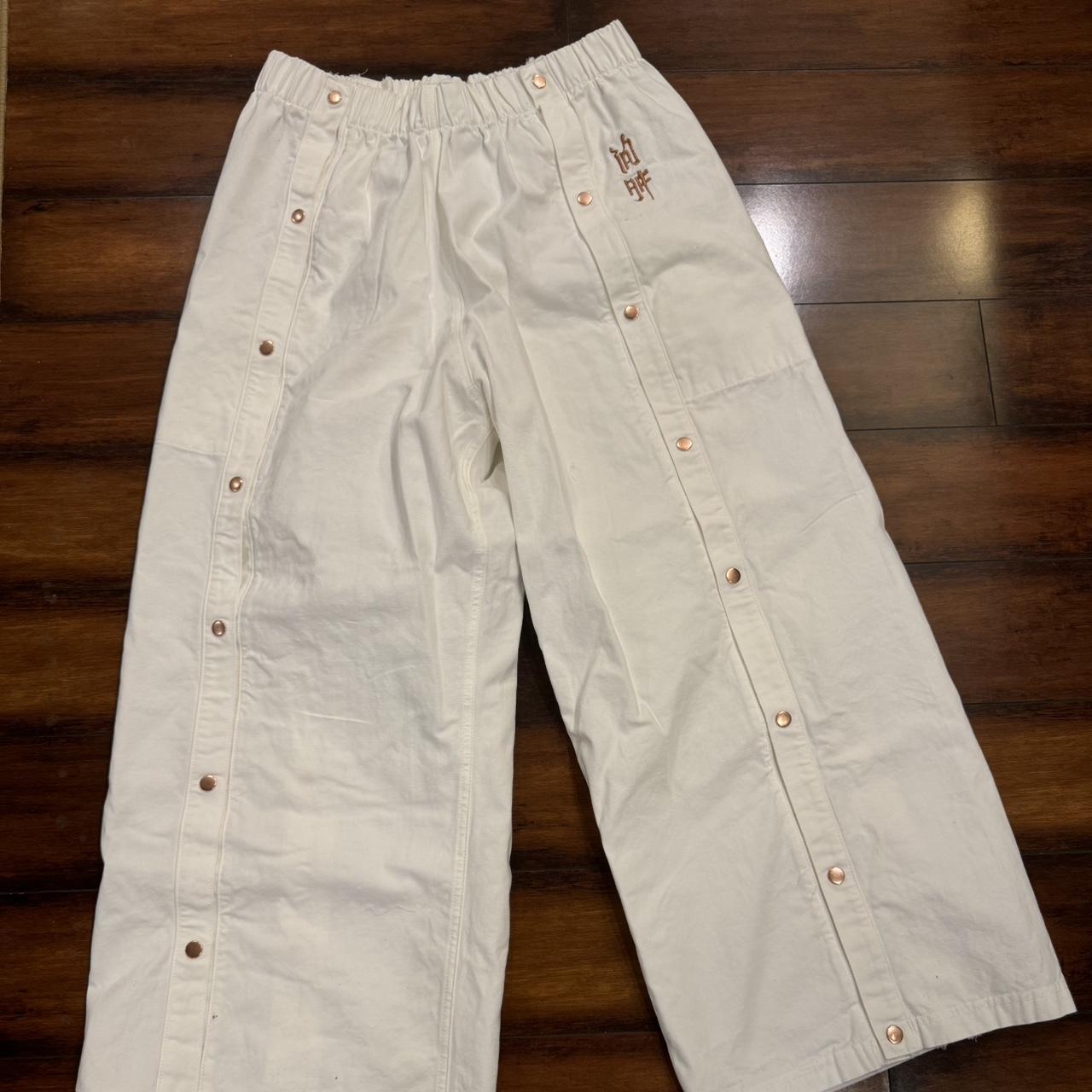 Iongaf Fipskis white Size large Brand spanking new - Depop