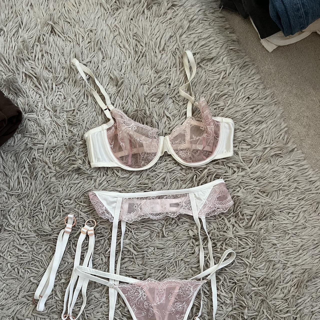 LOUNGE UNDERWEAR Josie intimates set Size 32C bra... - Depop