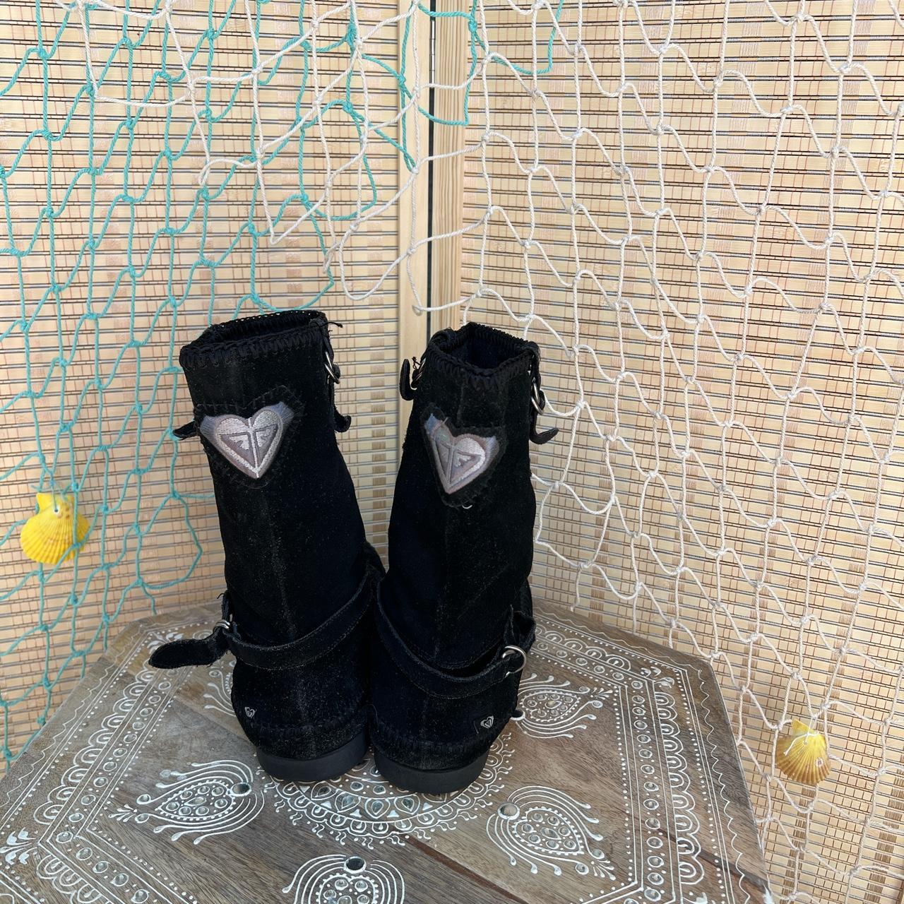 Vintage Roxy Black Moccasin Boots Size: 8 1/2... - Depop