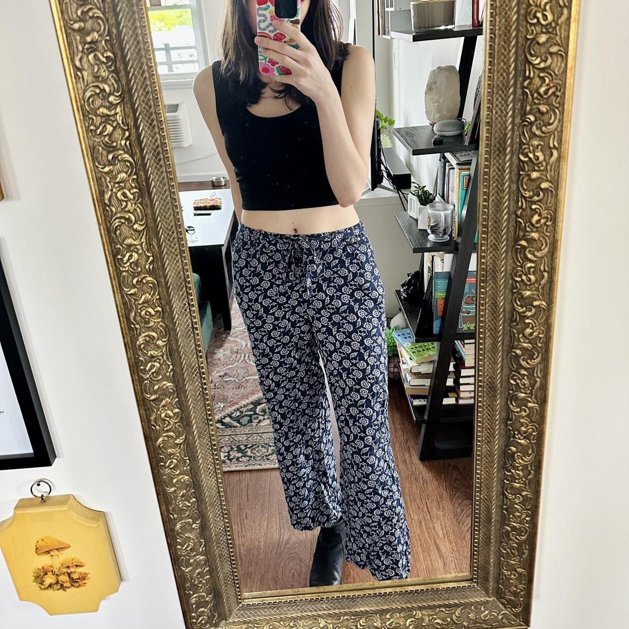 Old Navy Blue Floral Flowy Pants The comfiest pants... - Depop