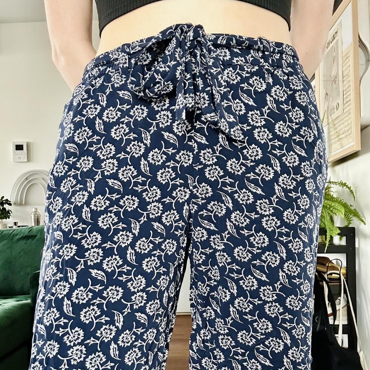 Old Navy Blue Floral Flowy Pants The comfiest pants... - Depop