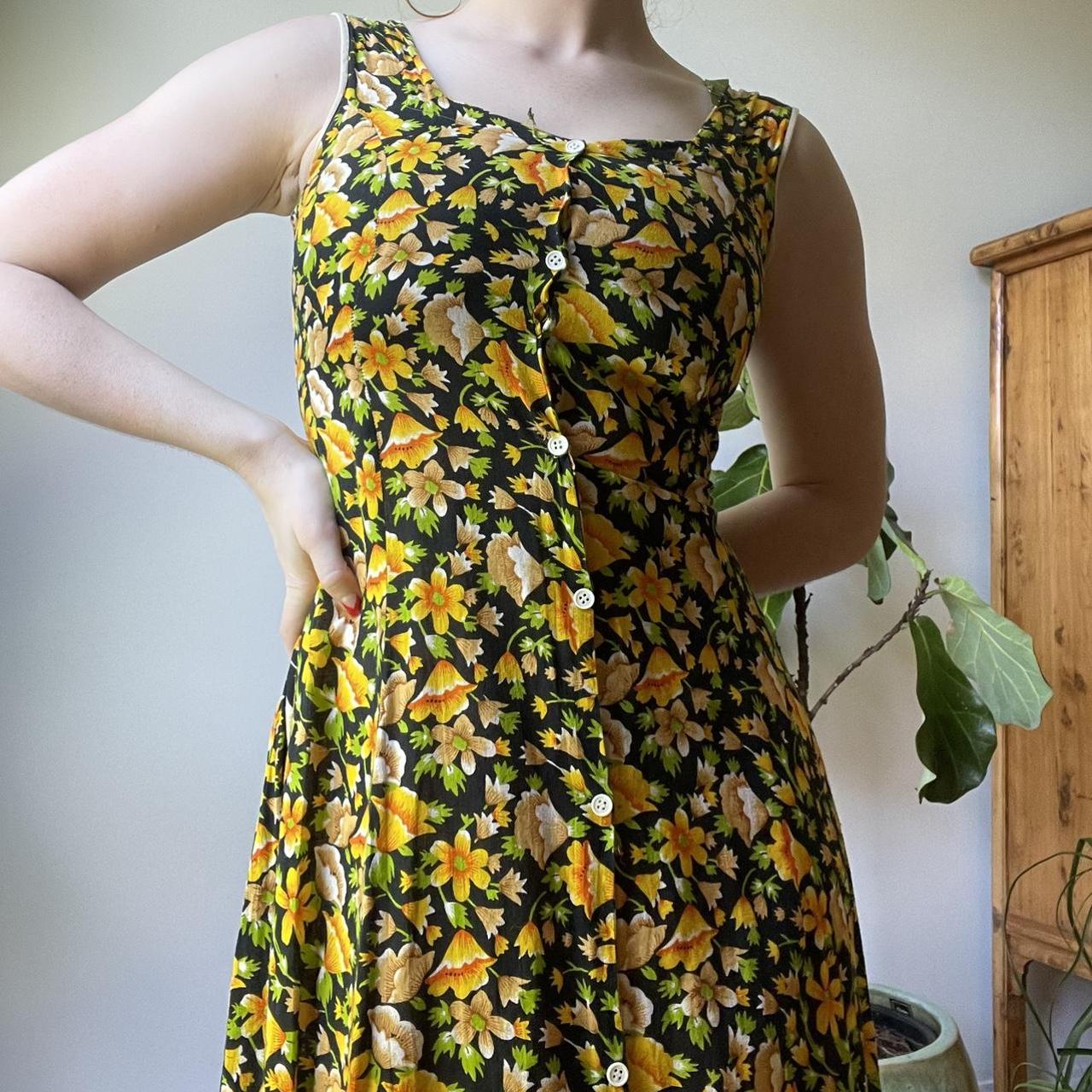 True vintage sundress 🌻 No size listed but fits a M.... - Depop