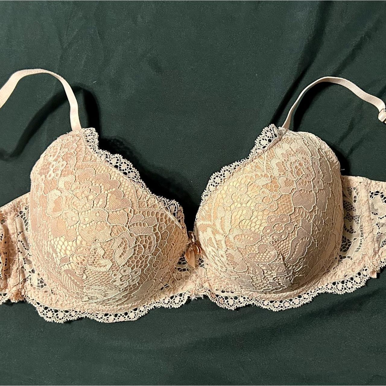 Marylin Monroe lace 36C bra // pink/salmon color - Depop