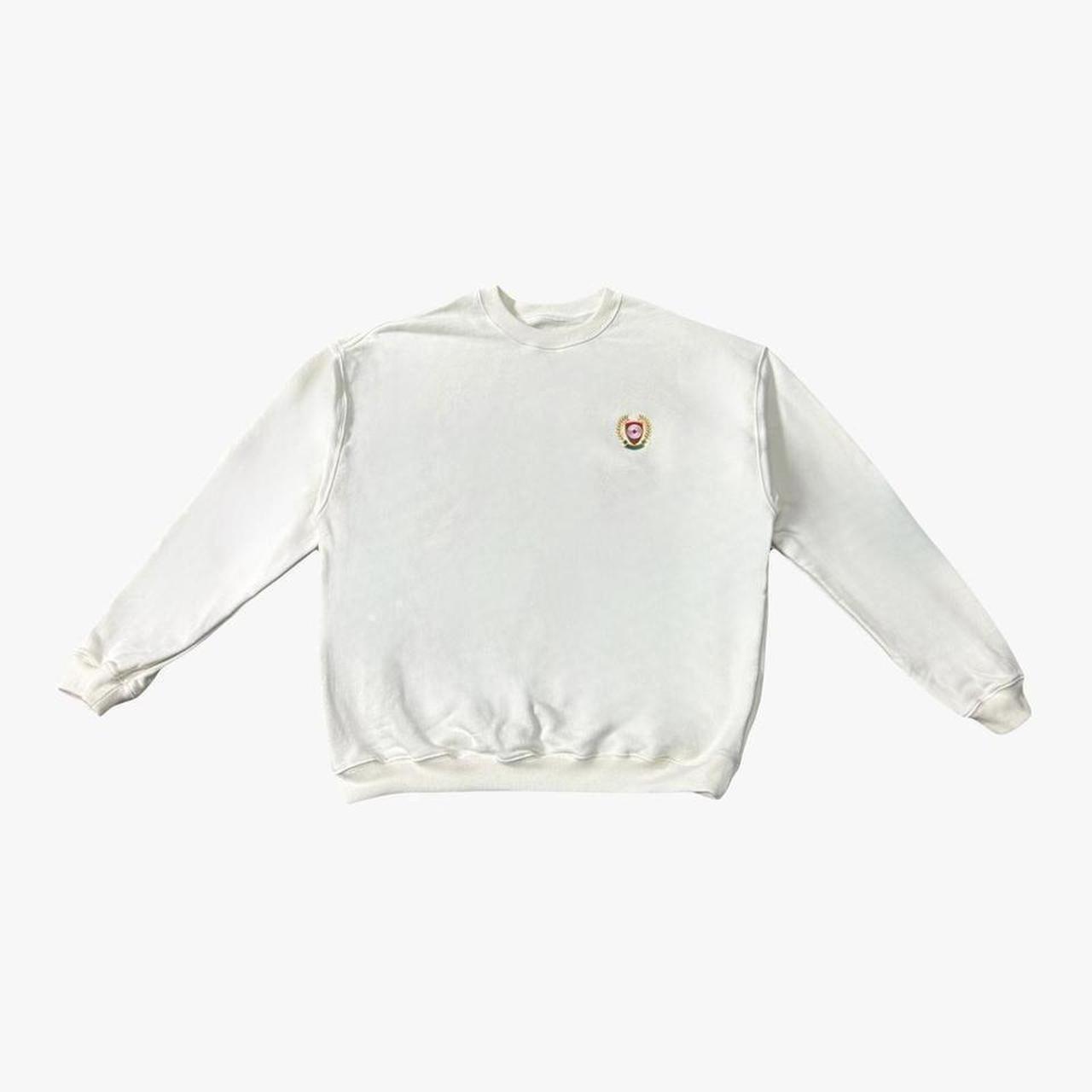 DH7141 - SAMPLE CREME PULLOVER CREWNECK WITH EMBLEM... | Depop