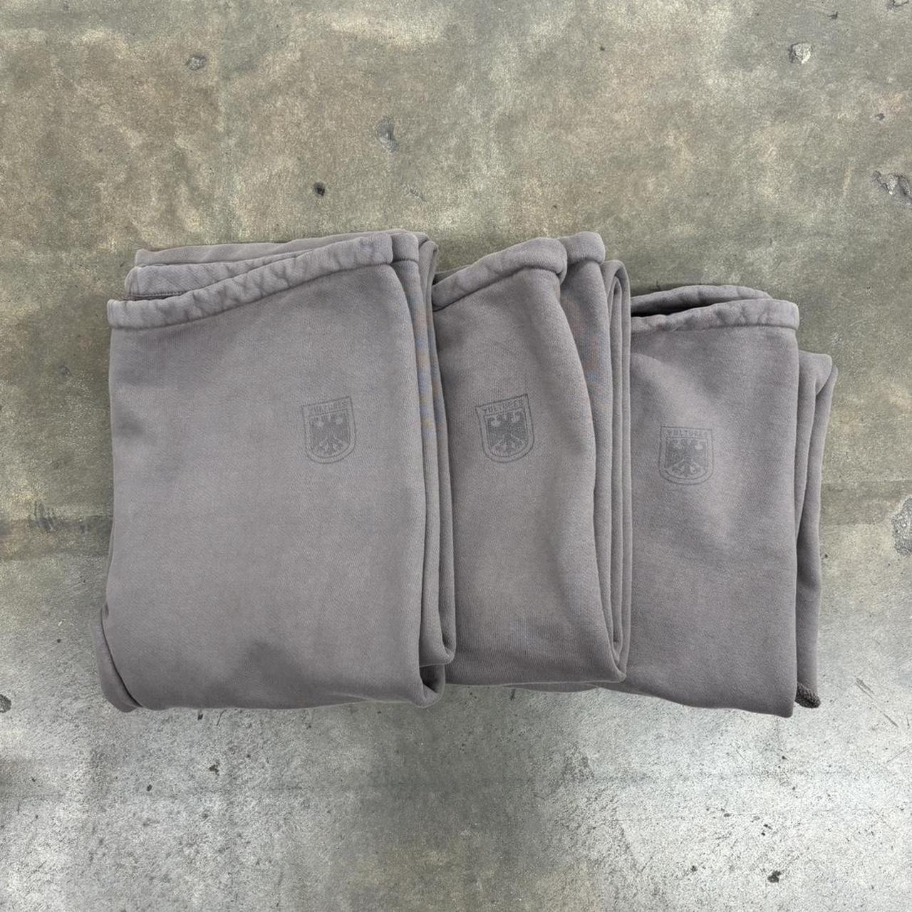 BUN7300 - BUNDLE OF 3 SAMPLE CLOVE RAW HEM... | Depop