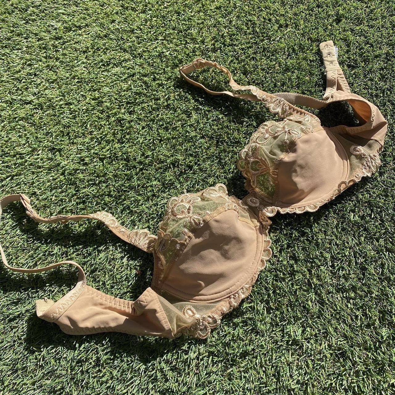 Dainty lacy soft cup bra 🪐 Vintage feel but unsure... - Depop