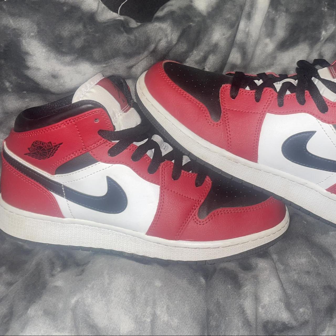 Jordan 1 Mid Chicago Worn a few times 6.5 (GS) So... - Depop