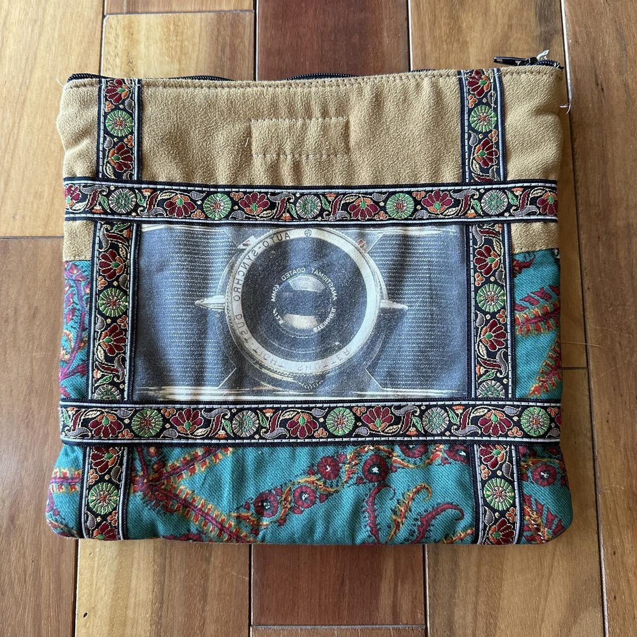 AMAZING Marcia Bloom pouch Zips up - a little... - Depop