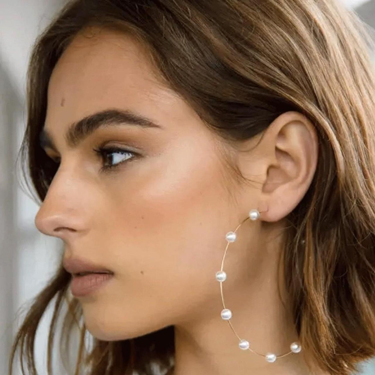 Lili Claspe Molly pearl hoop earrings | Depop