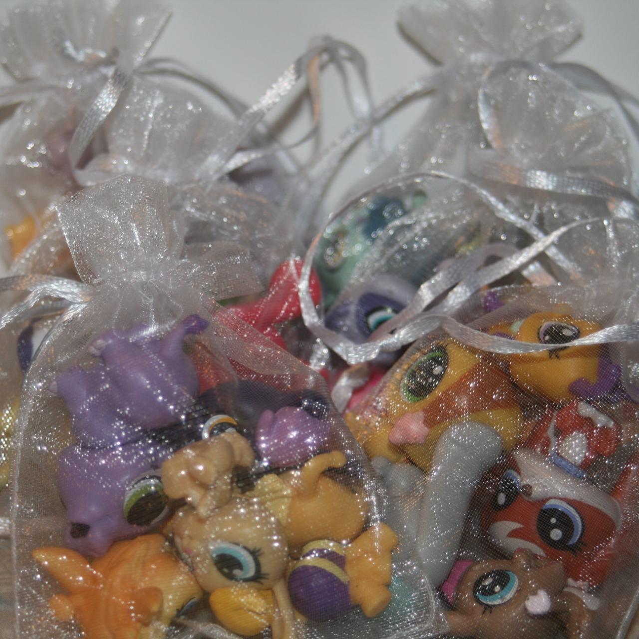 Littlest Pet Shop mini gen5 one bundle comes with 5... - Depop