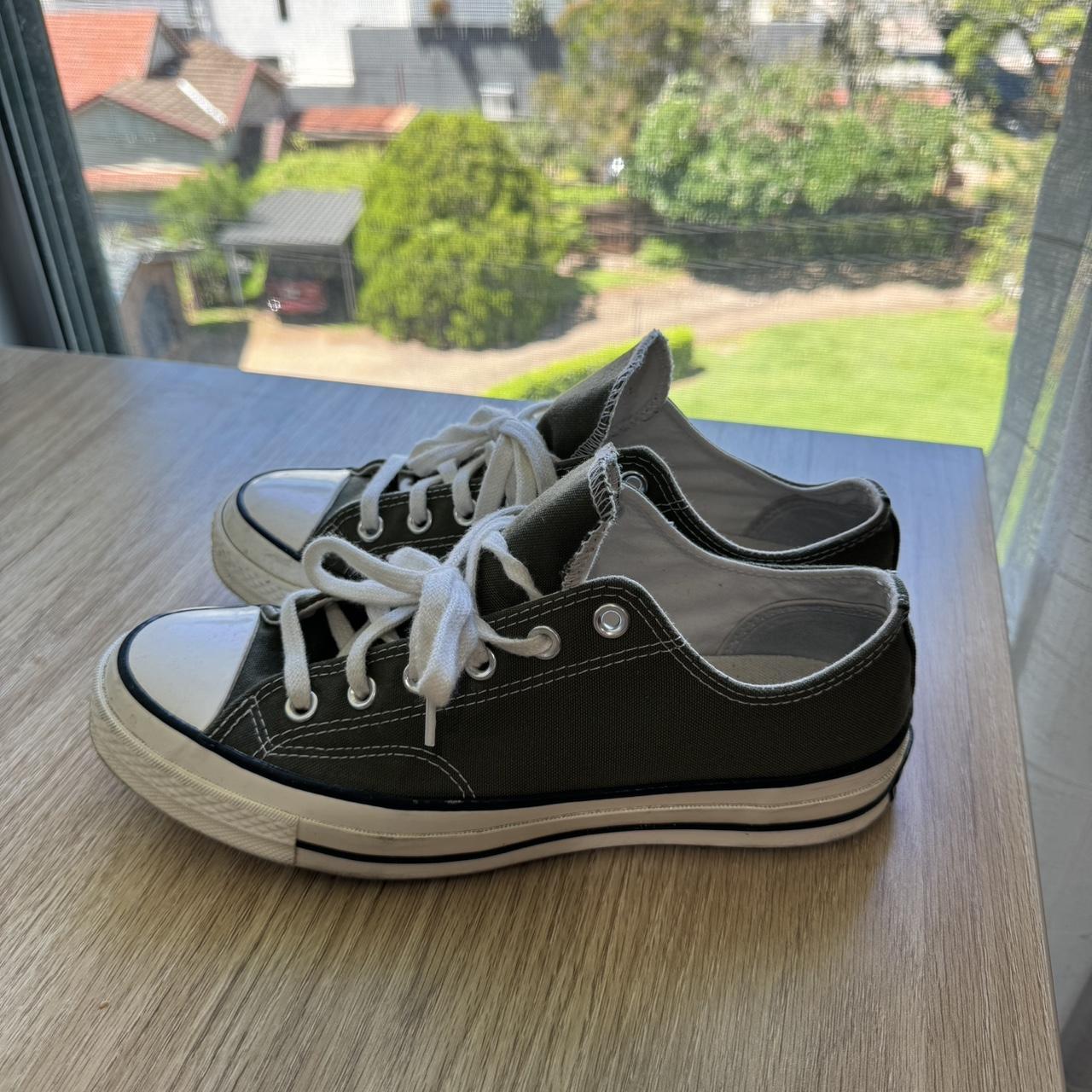 Converse Chuck Low, only worn once. Size 8US - Depop