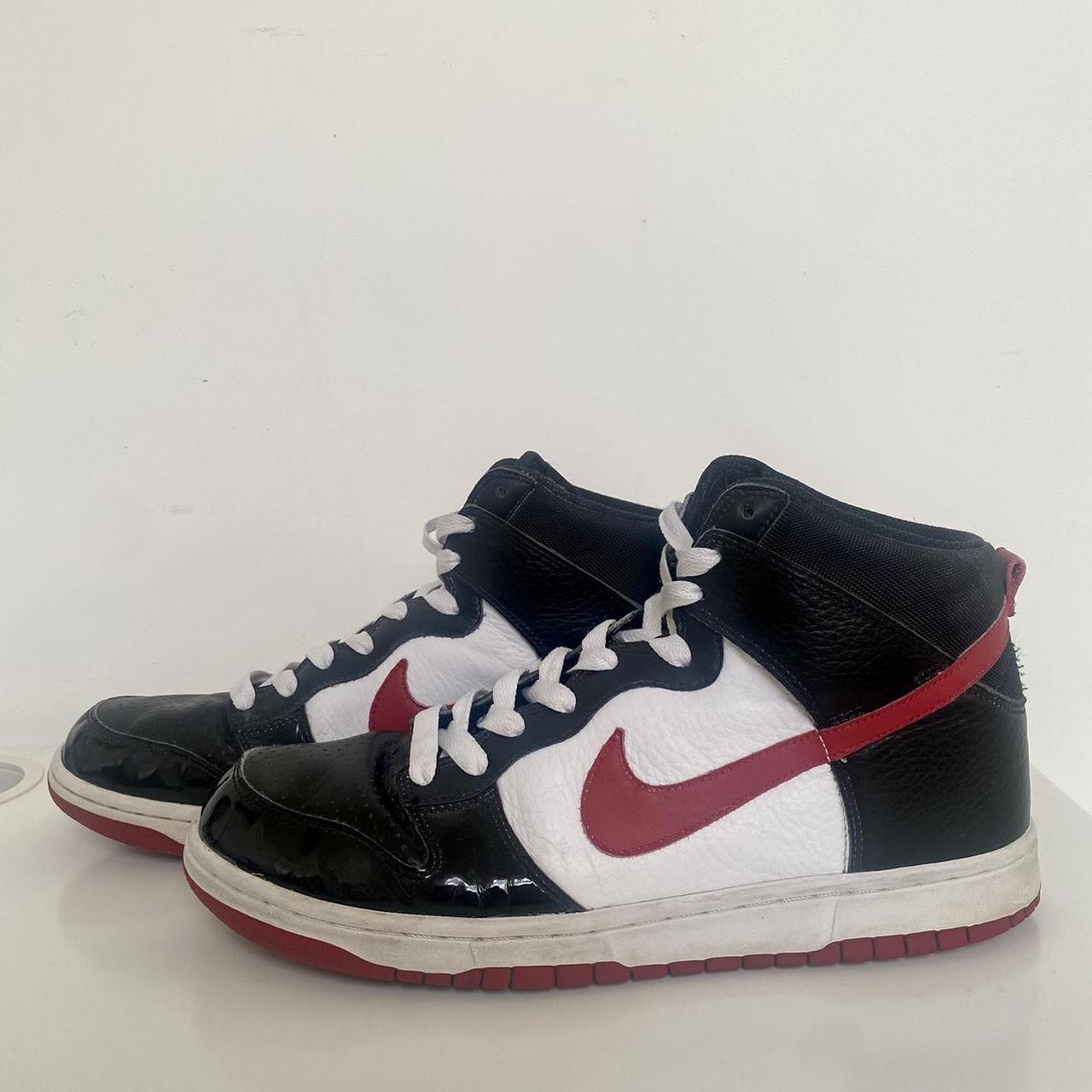 Nike Men's Black and Red Trainers | Depop