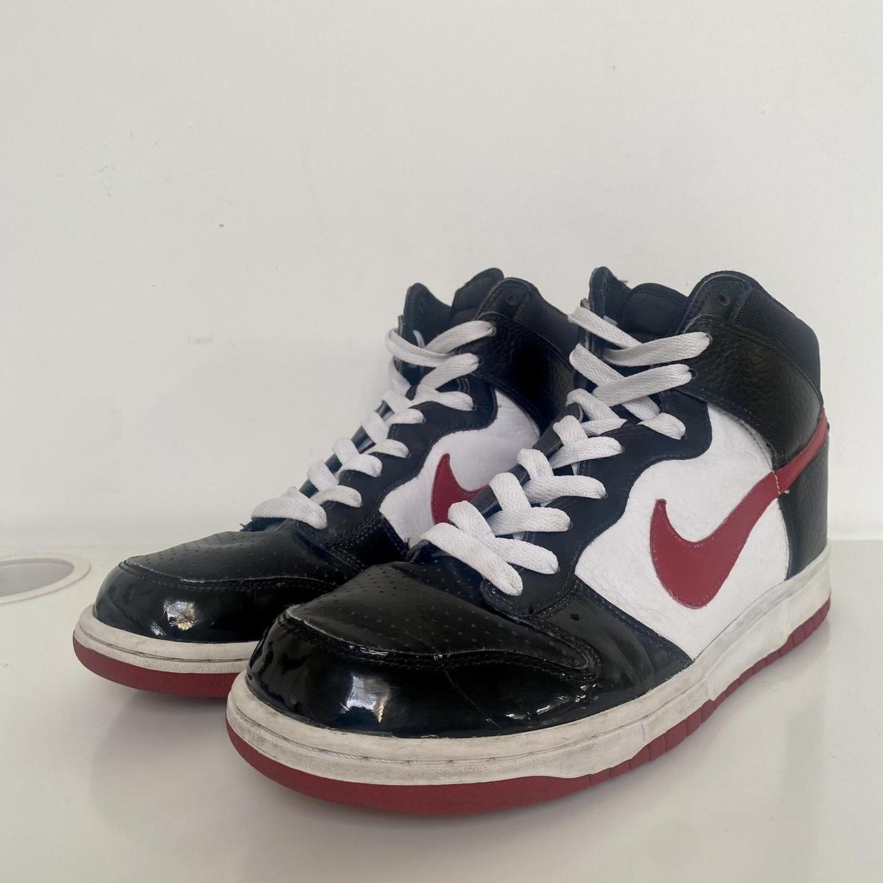 Nike Men's Black and Red Trainers | Depop
