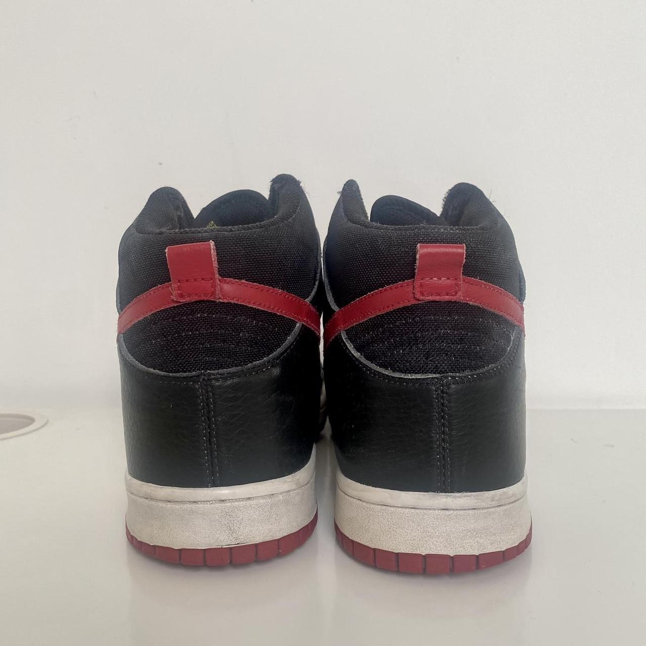 Nike Men's Black and Red Trainers | Depop