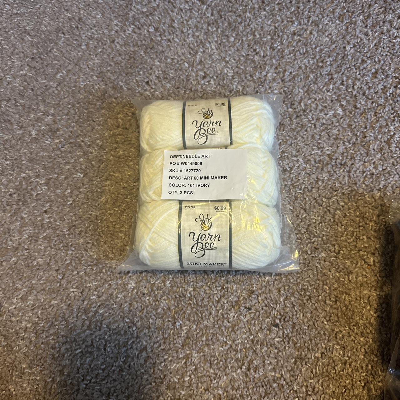 Ivory yarn pack of 3 - Depop