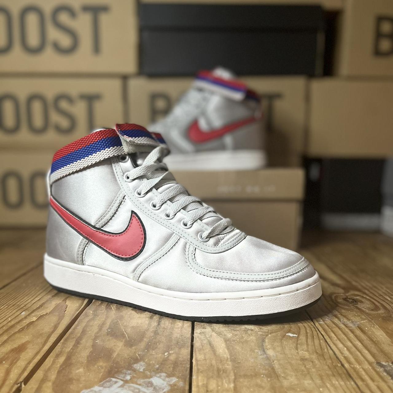 Nike Men's Silver and Red Trainers | Depop