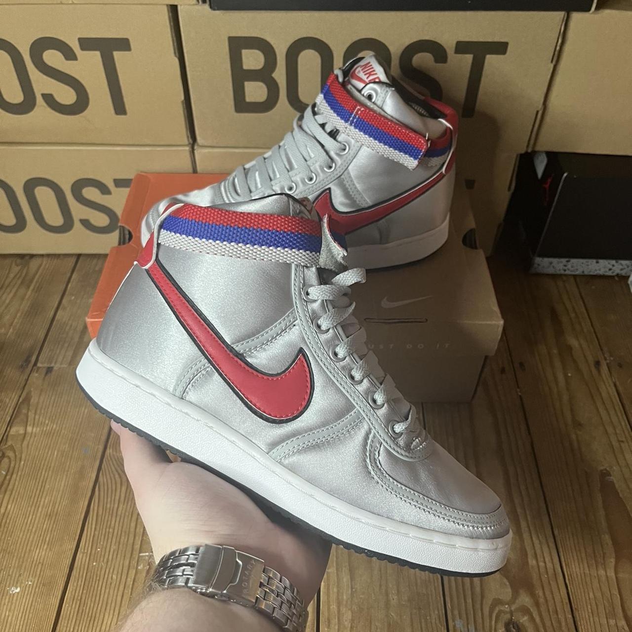 Nike Men's Silver and Red Trainers | Depop